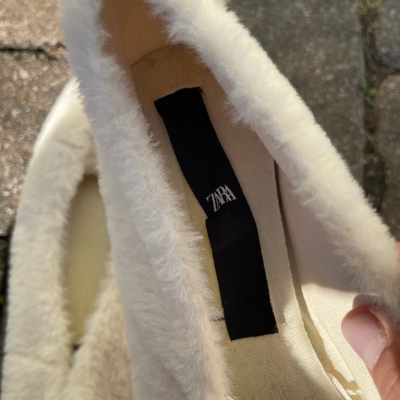 Zara | Shoes | Zara Fluffy Flats | Poshmark